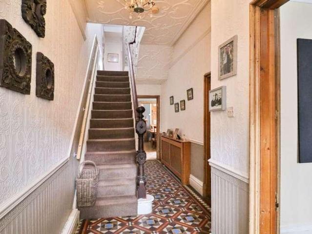 5 bed house for sale