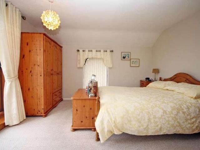 5 bed house for sale