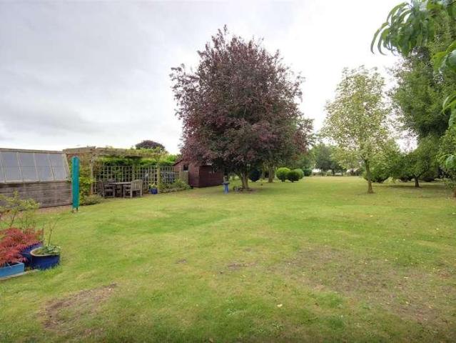 5 bed house for sale