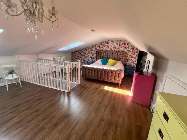 5 bed house for sale
