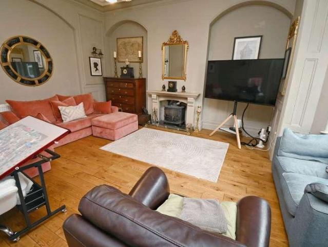 5 bed house for sale