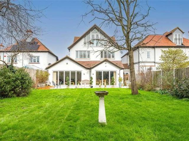 5 bed house for sale