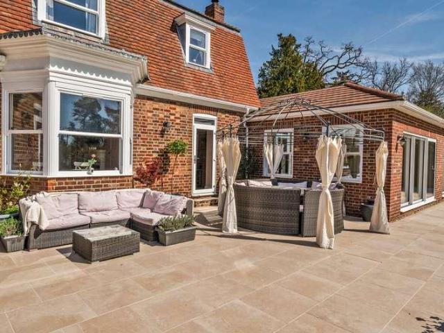5 bed house for sale