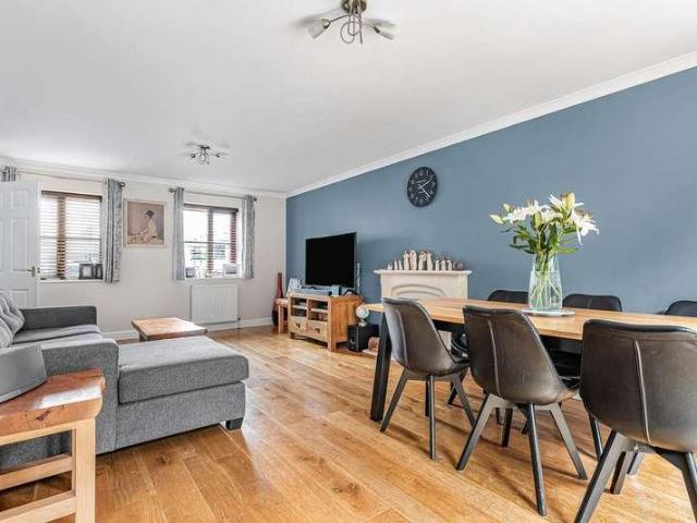 5 bed house for sale