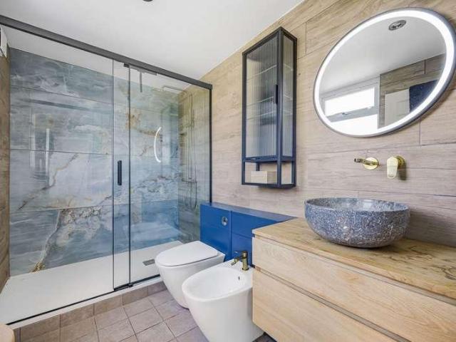 5 bed house for sale