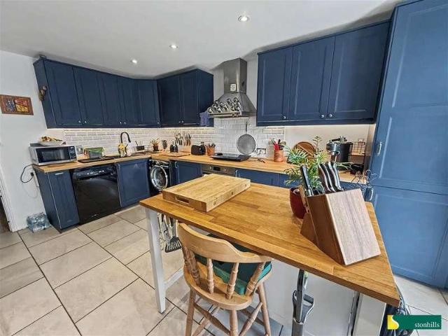 5 bed house for sale