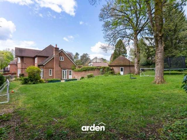 5 bed house for sale