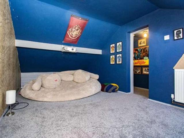 5 bed house for sale