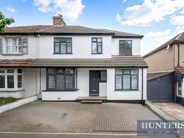 5 bed house for sale