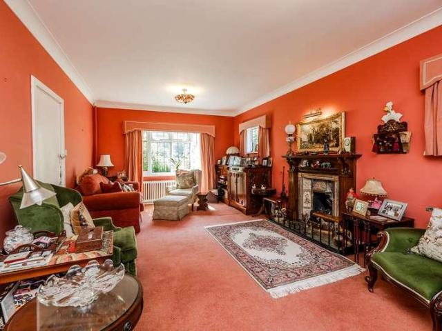 5 bed house for sale