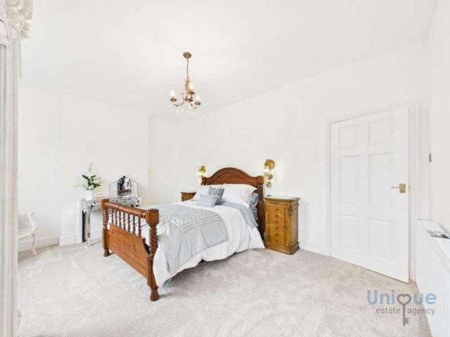 5 bed house for sale