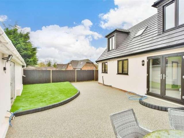 5 bed house for sale