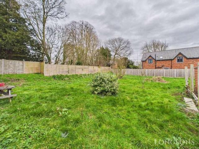 5 bed house for sale