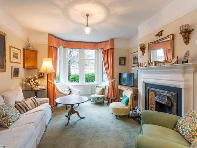 5 bed house for sale