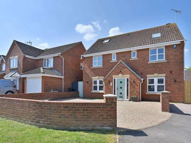 5 bed house for sale
