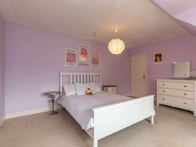 5 bed house for sale