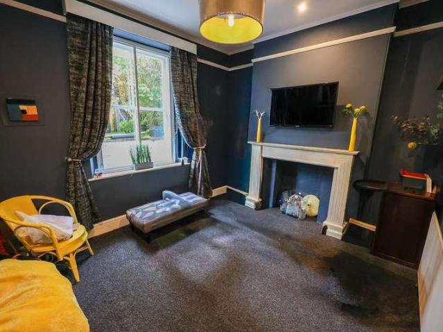 5 bed house for sale