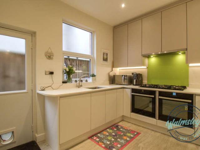 5 bed house for sale