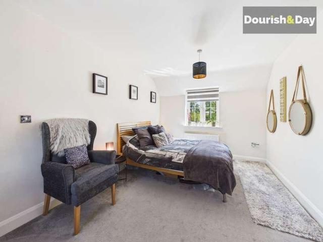 5 bed house for sale