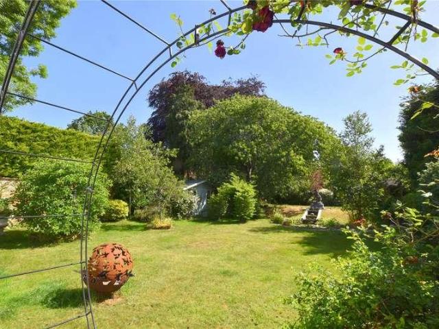 5 bed house for sale