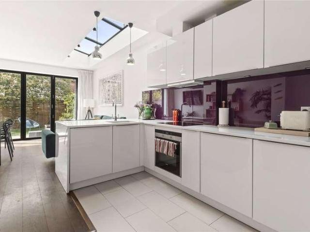 5 bed house for sale