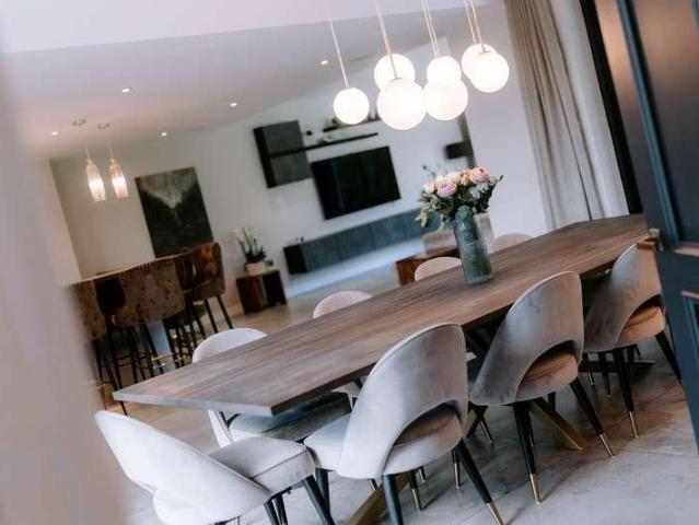 5 bed house for sale