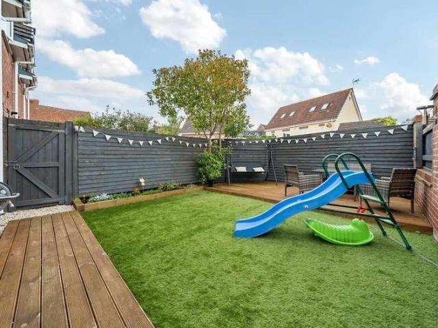 5 bed house for sale