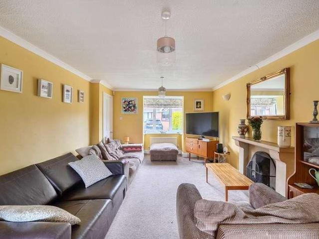 5 bed house for sale