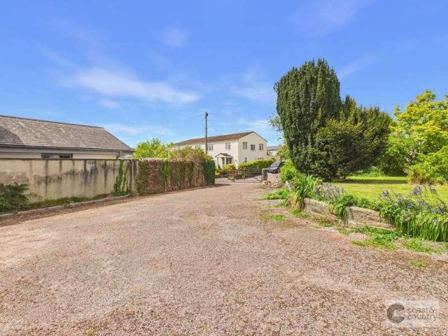 5 bed house for sale