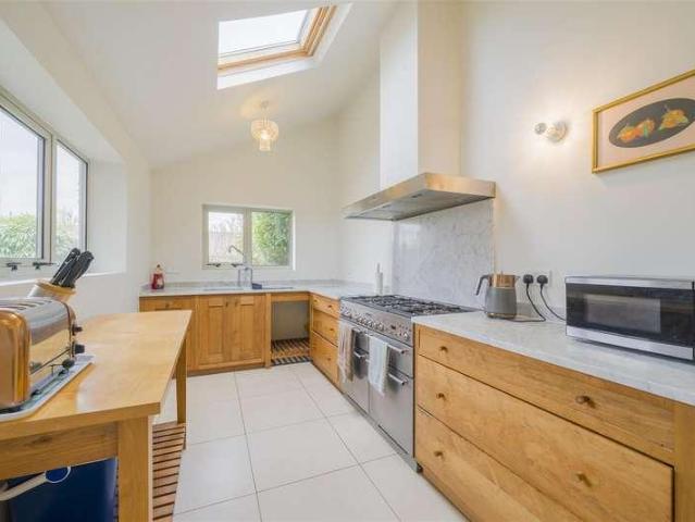5 bed house for sale