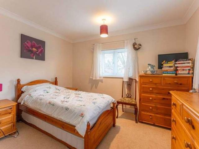 5 bed house for sale