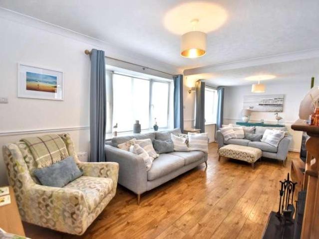 5 bed house for sale
