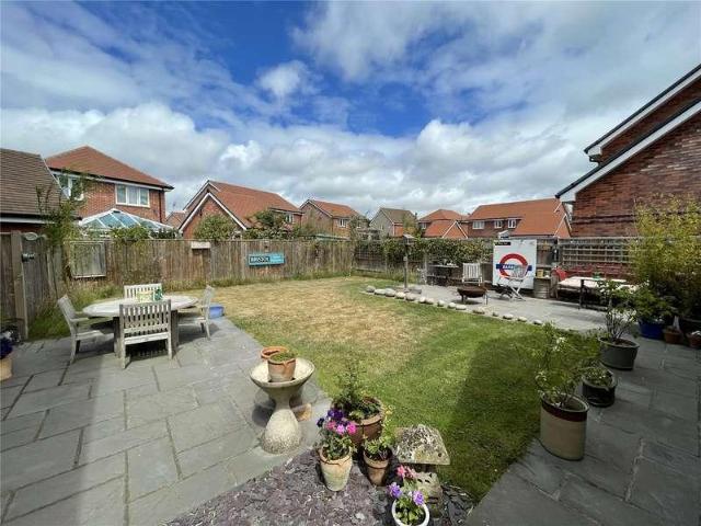 5 bed house for sale