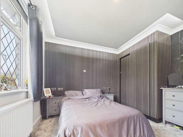 5 bed house for sale