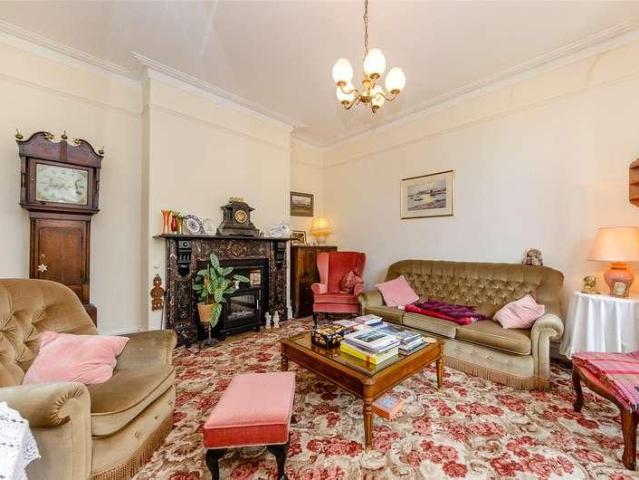 5 bed house for sale