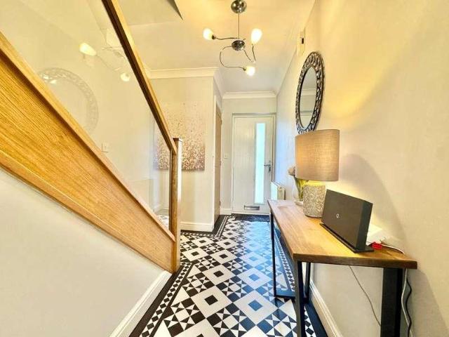5 bed house for sale