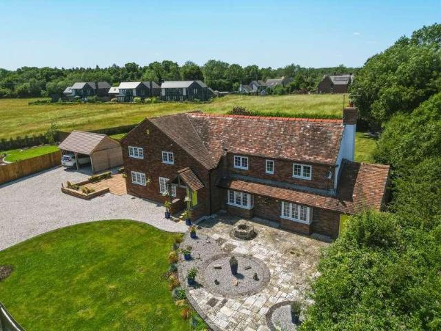 5 bed house for sale