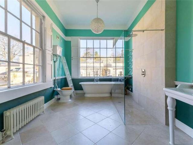 5 bed house for sale