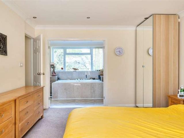 5 bed house for sale