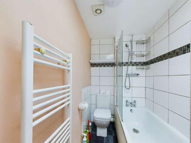 5 bed house for sale