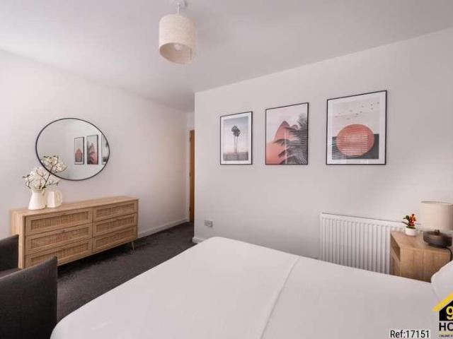 5 bed house for sale