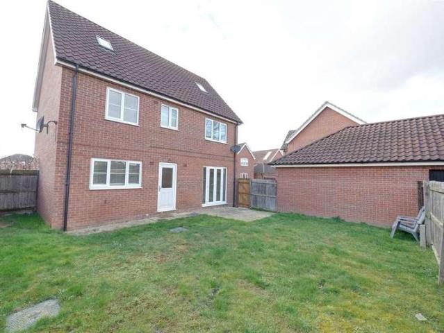 5 bed house for sale