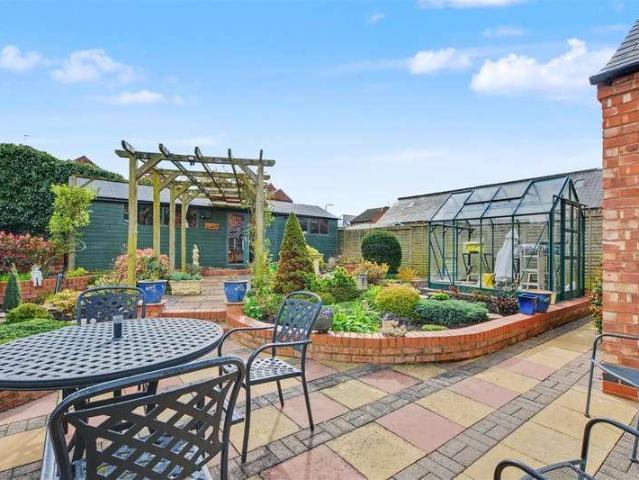 4 bed house for sale