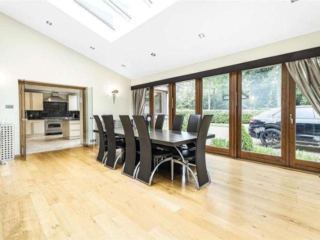 5 bed house for sale