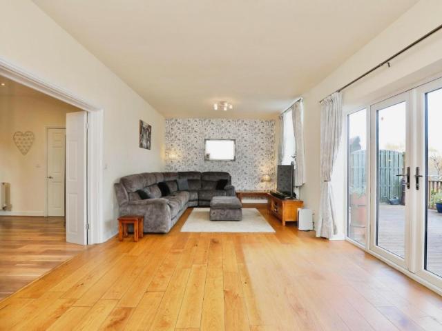 5 bed house for sale