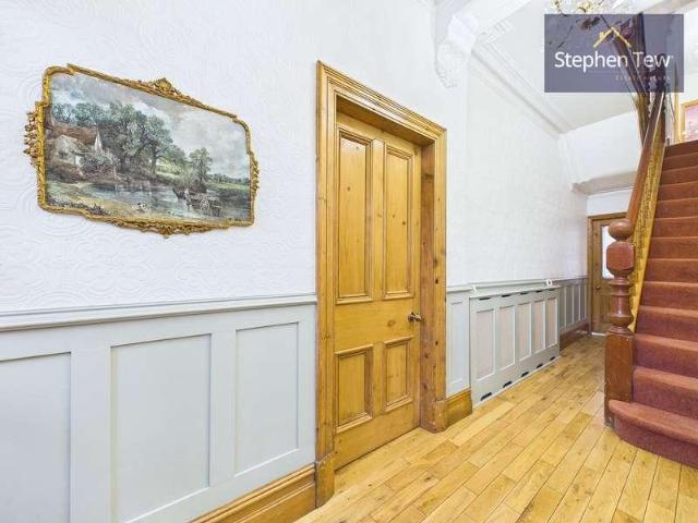 5 bed house for sale