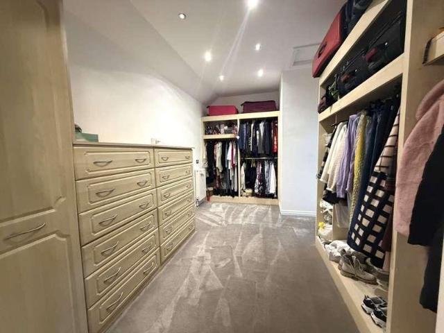 5 bed house for sale