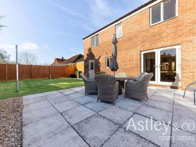 4 bed house for sale