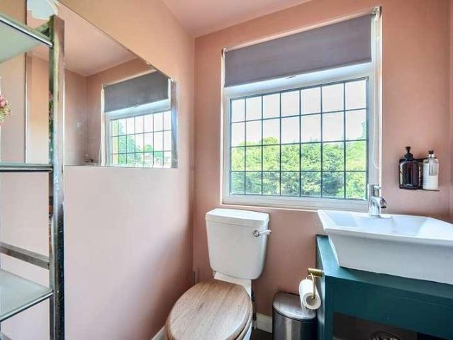 5 bed house for sale