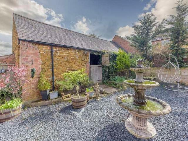 5 bed house for sale